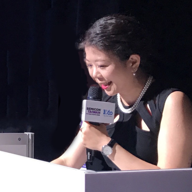Tracy Wang, Chinese English Conference Interpreter and Emcee